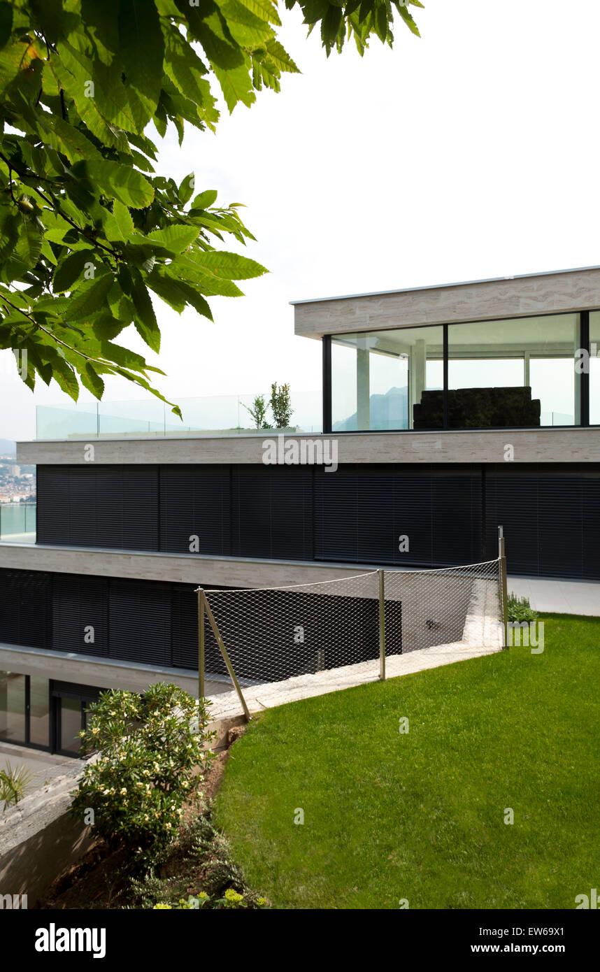 beautiful modern house, view from garden Stock Photo - Alamy