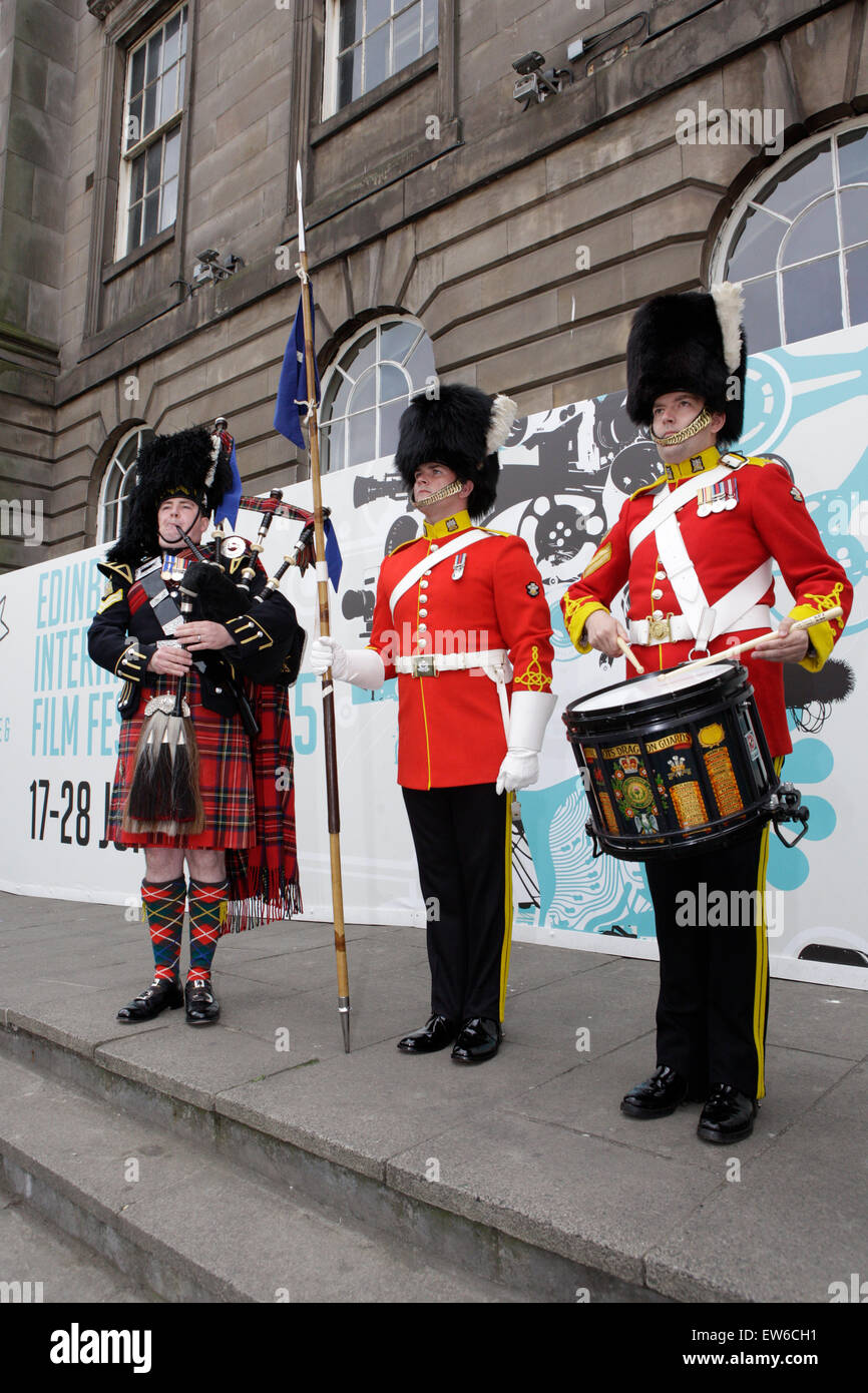 Scots guards piper hi-res stock photography and images - Alamy