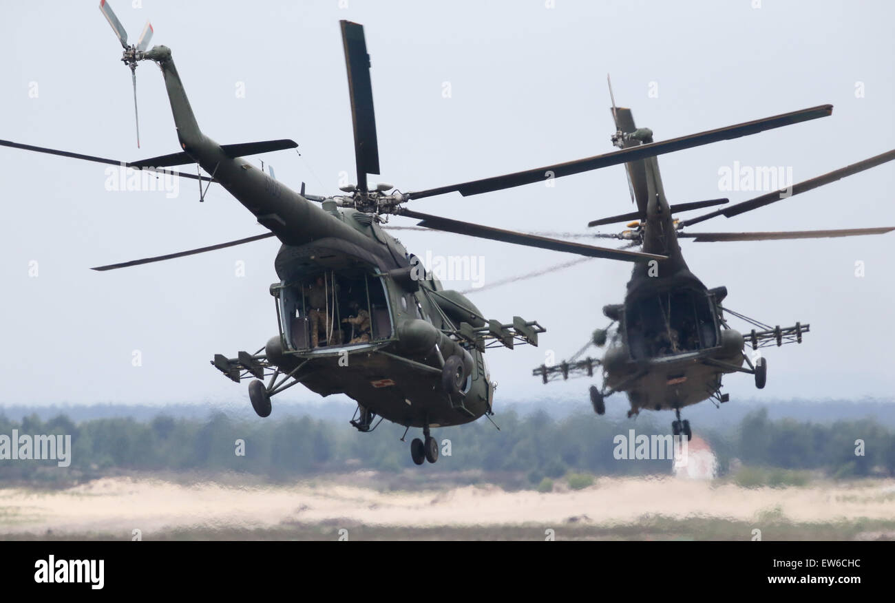 Sagan, Poland. 18th June, 2015. NATO soldiers rope down from a ...