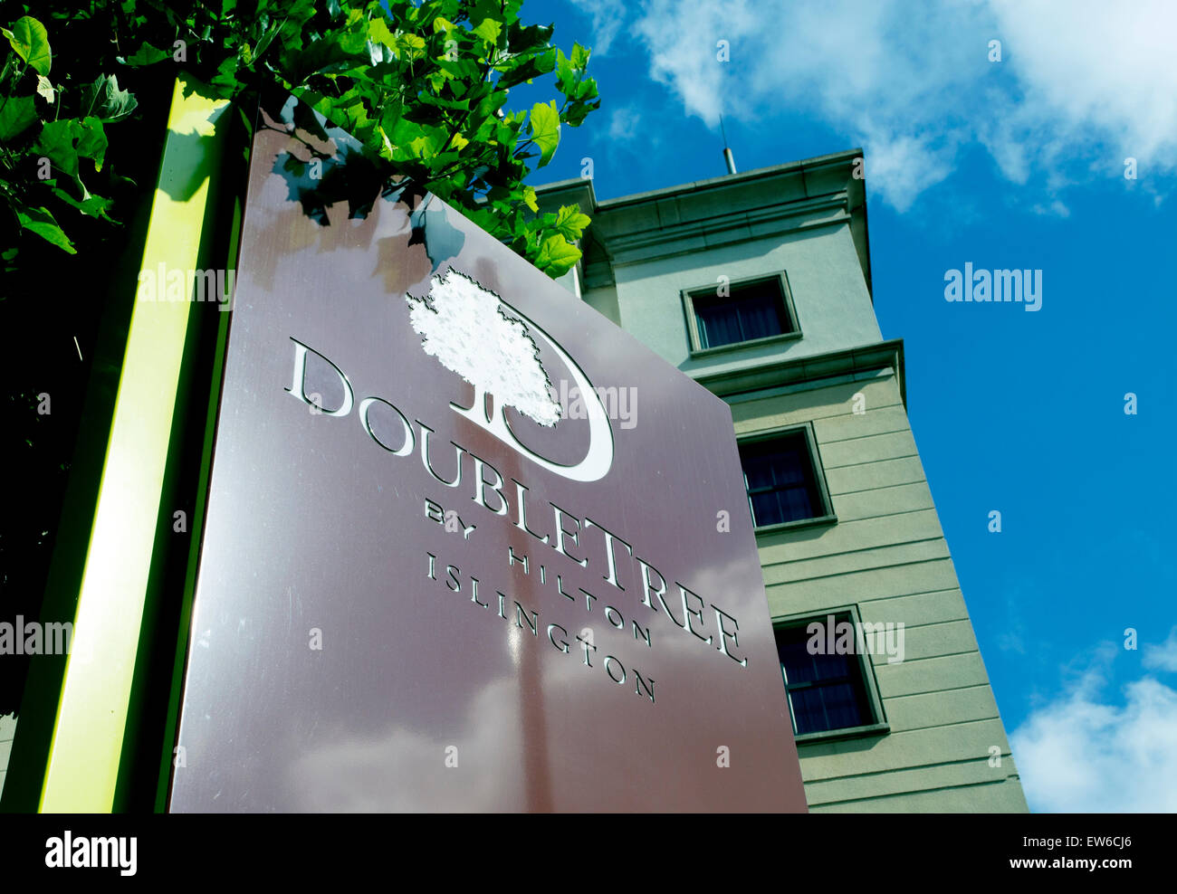 Hilton hotel logo sign hi-res stock photography and images - Alamy