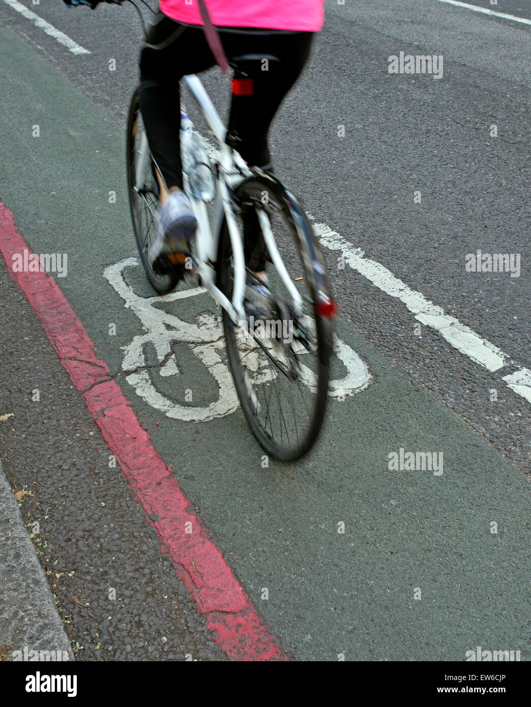 Rush hour cycling london woman hi-res stock photography and images - Alamy