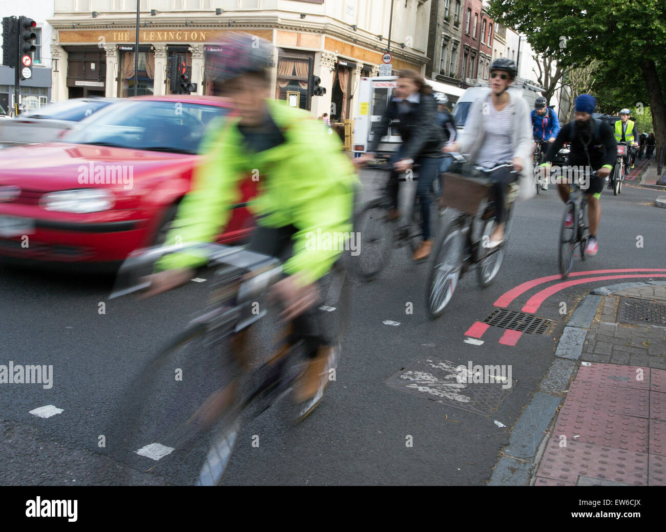 Rush hour cycling london woman hi-res stock photography and images - Alamy