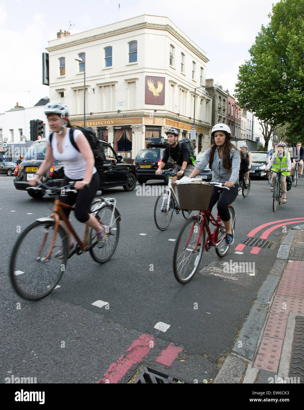 Cycling in london rush hour hi-res stock photography and images - Alamy