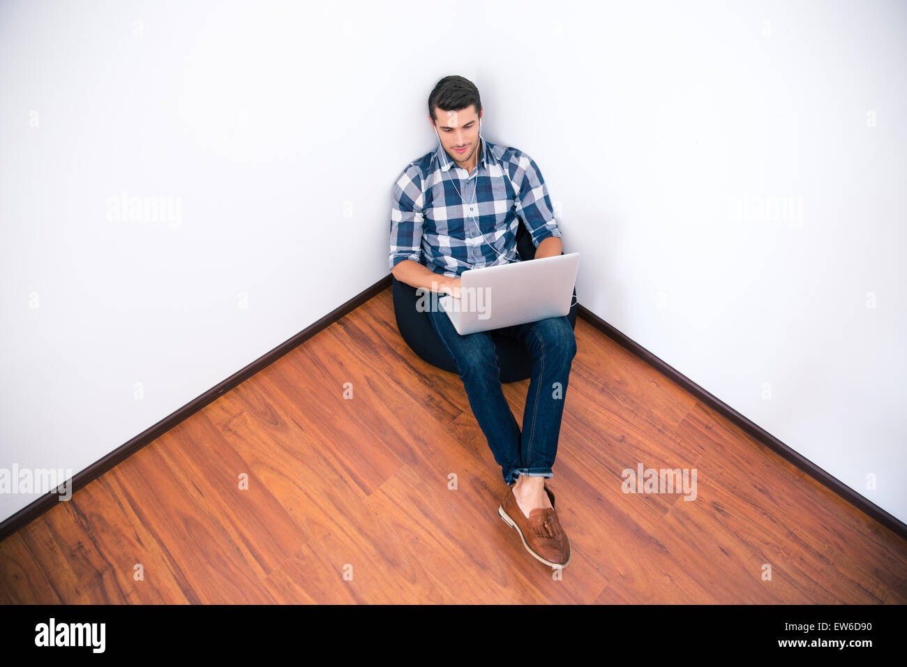 Brunette sitting on office chair hi-res stock photography and images ...