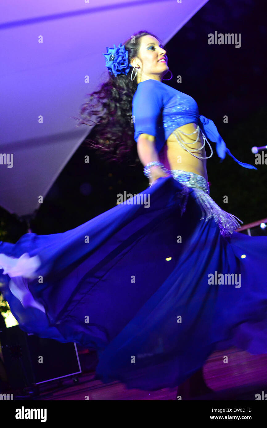 Moroccan belly dancer hi-res stock photography and images - Alamy