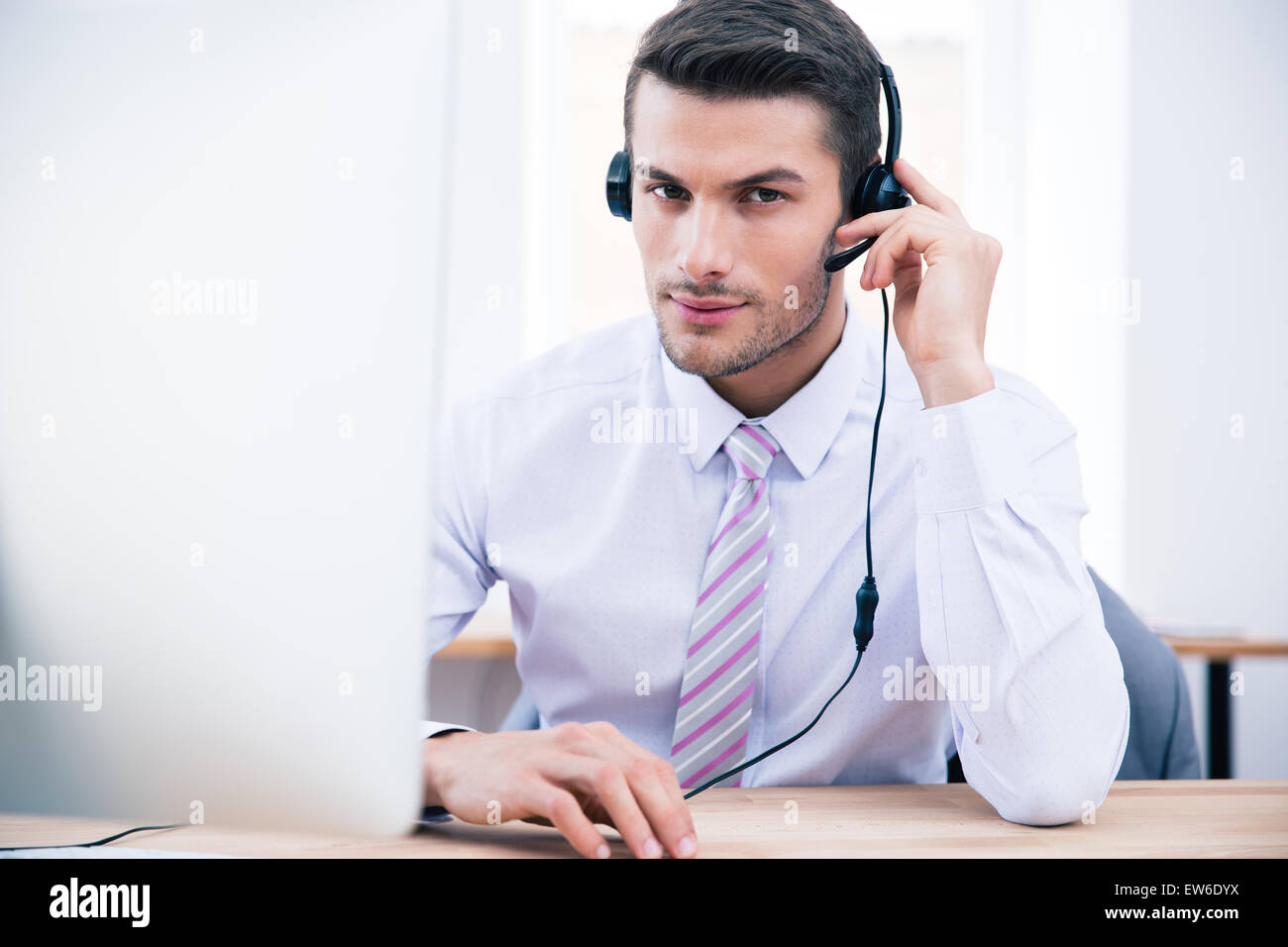 Working camera operator hi-res stock photography and images - Alamy