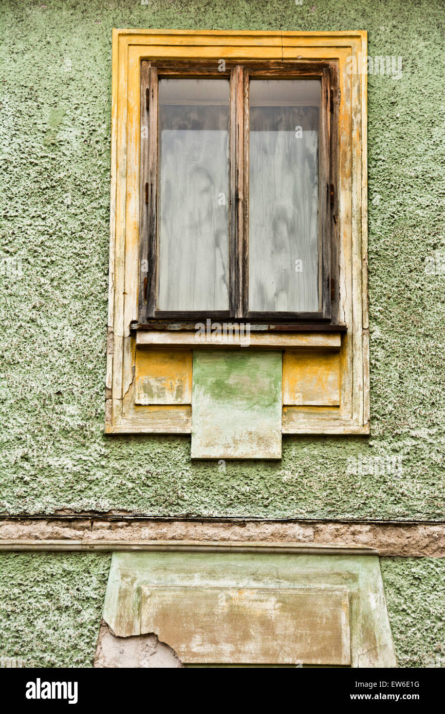 Distressed architecture hi-res stock photography and images - Alamy