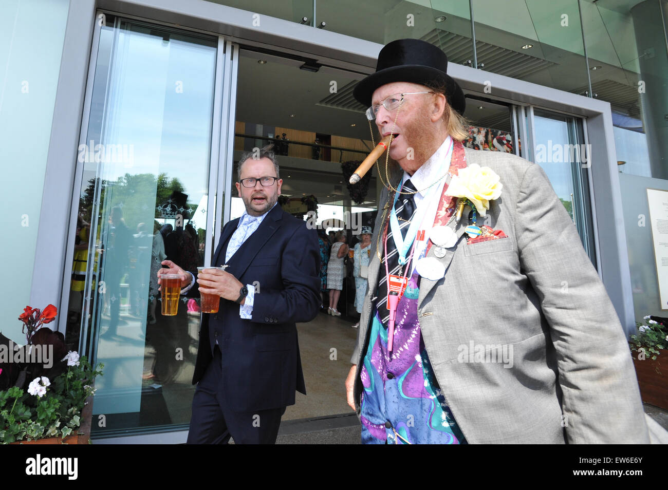 John mcririck cigar hi-res stock photography and images - Alamy