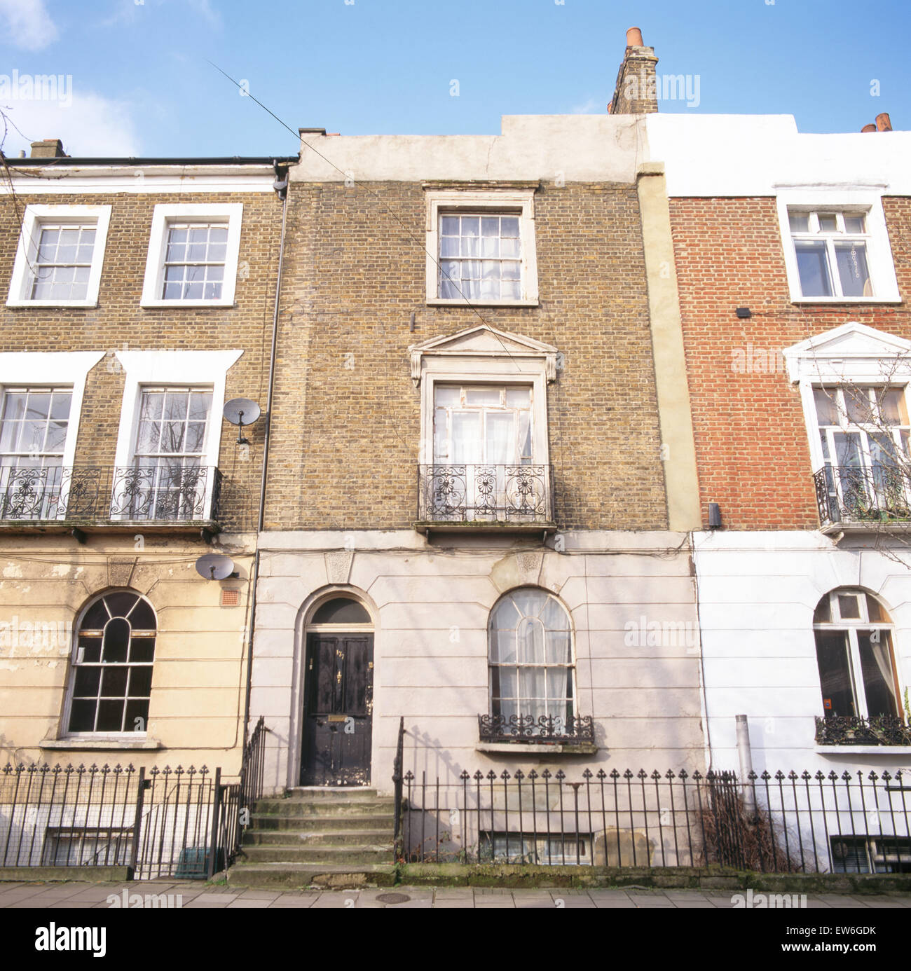 Victorian terrace house exterior hi-res stock photography and images ...