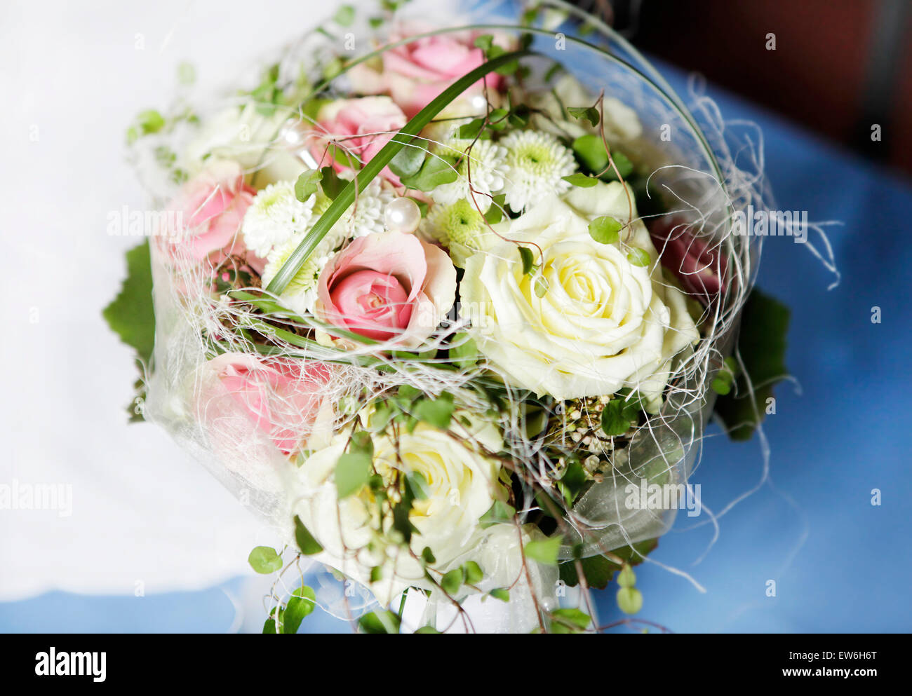 a beautiful bridal bouquet of yellow and pink roses Stock Photo - Alamy
