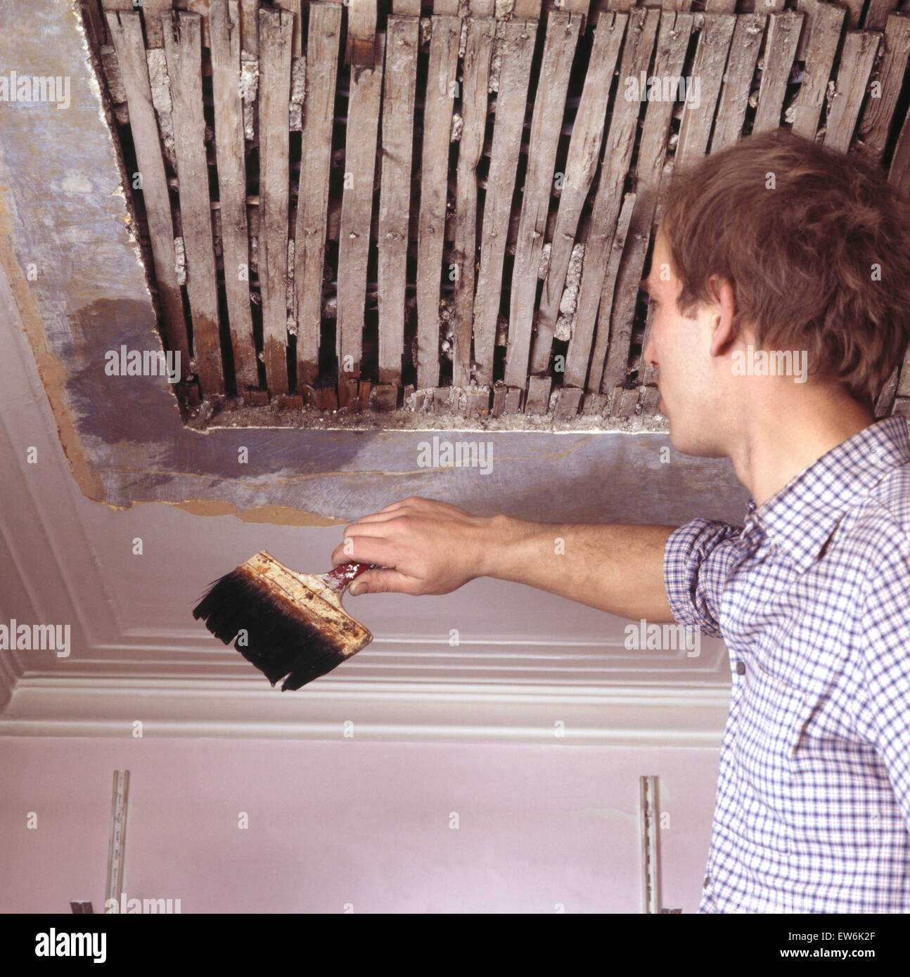 Craftsman plastering a ceiling Stock Photo - Alamy