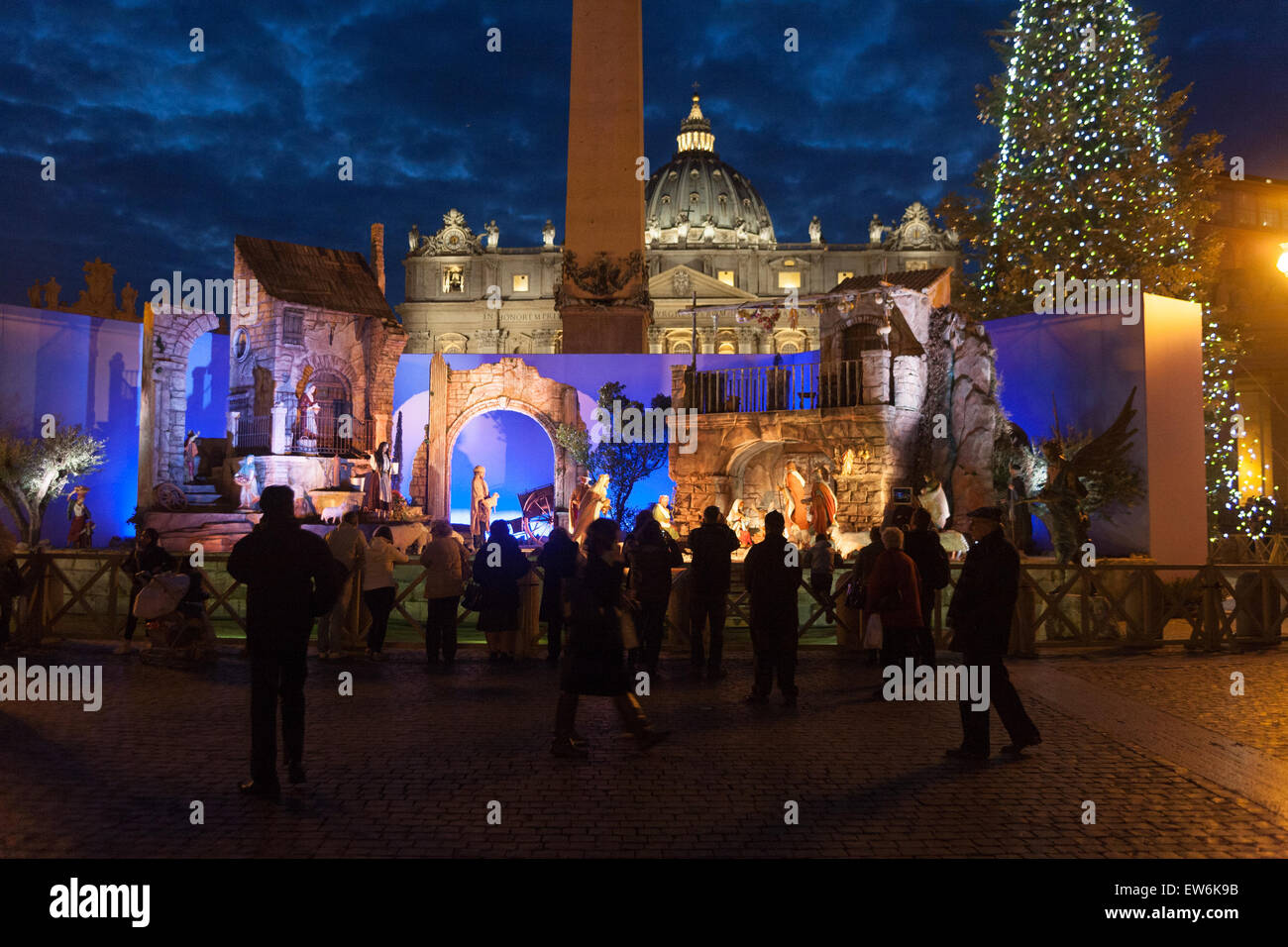 Saint Peter's Basilica at Christmas Stock Photo - Alamy