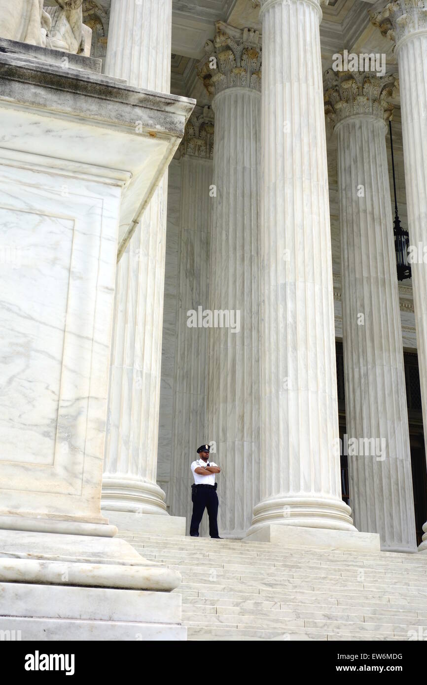 Checking security guard hi-res stock photography and images - Alamy