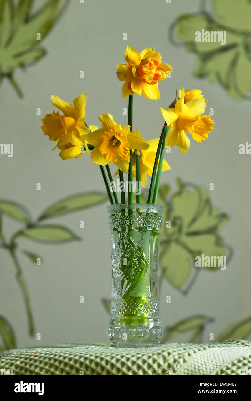 Bouquet yellow daffodils in a crystal vase on a light background Stock ...