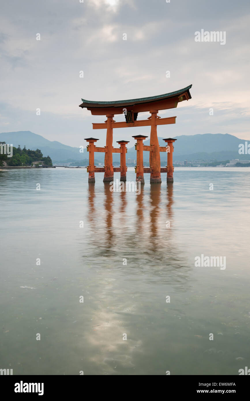 Hiroshima itsukushima japan tori hi-res stock photography and images ...