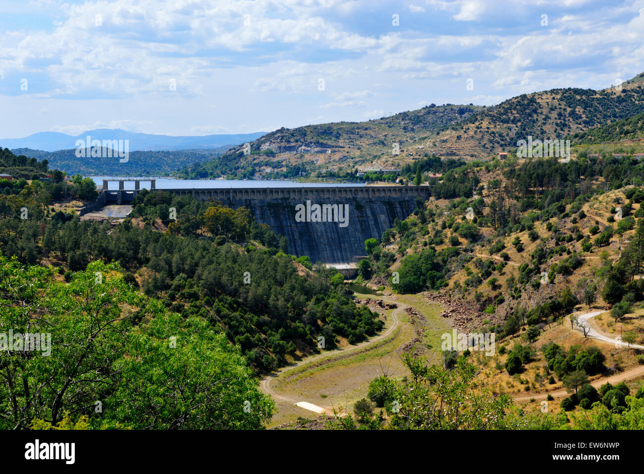 Dam along Río Alberche with water of reservoir Embalse del Burguillo ...
