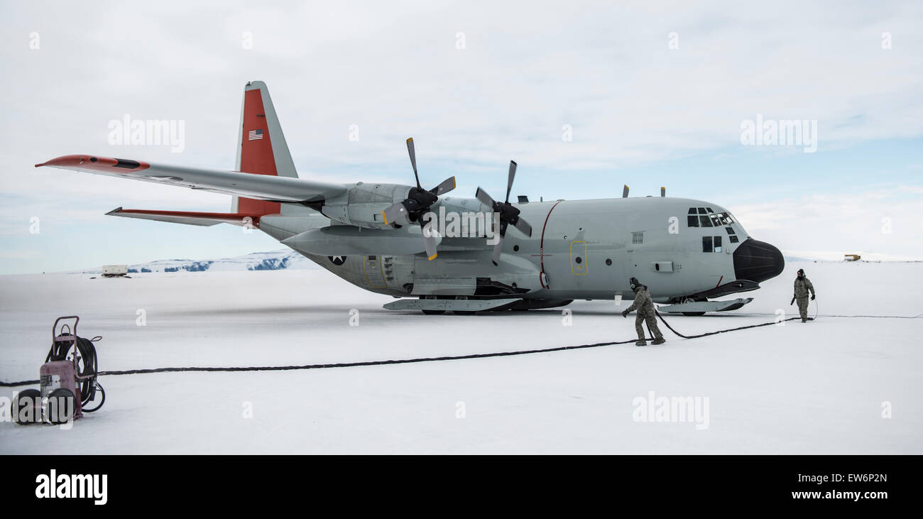 A usaf lc 130 hercules at mcmurdo station hi-res stock photography and ...