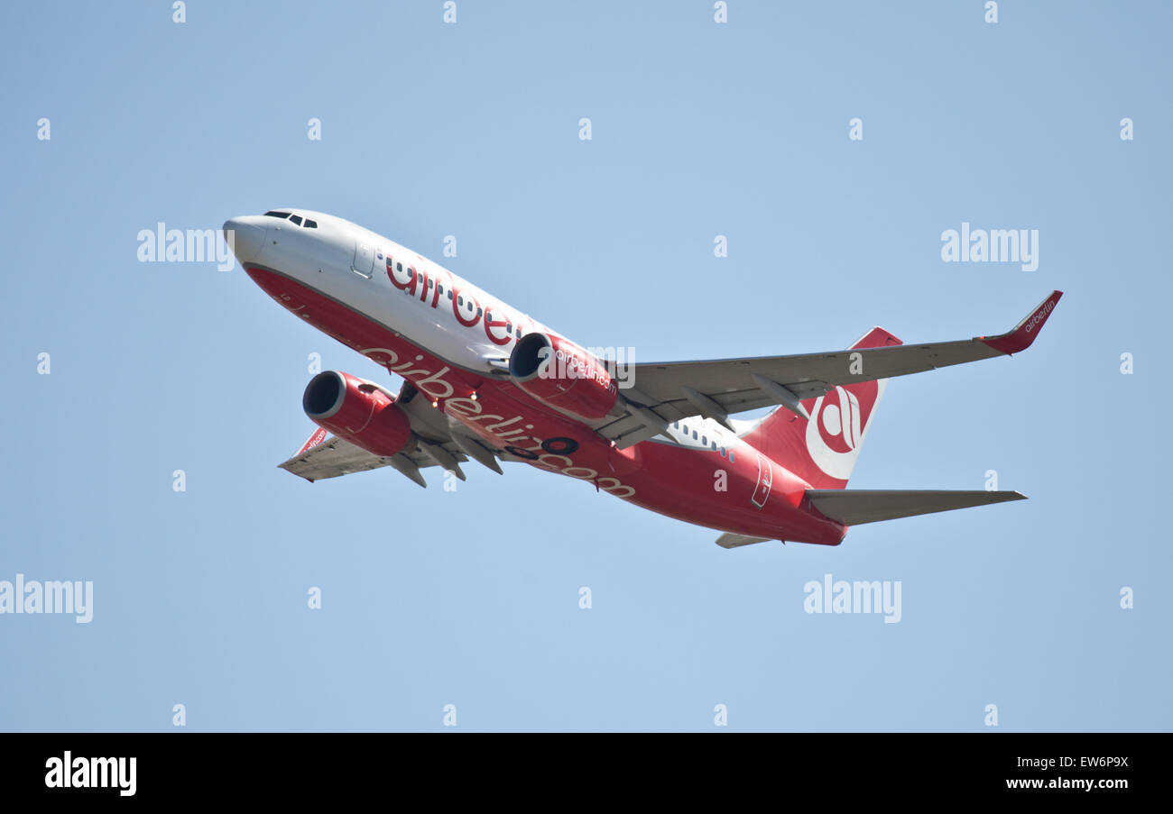 Air Berlin Boeing 737 D-ABLD departing London-Heathrow Airport LHR ...