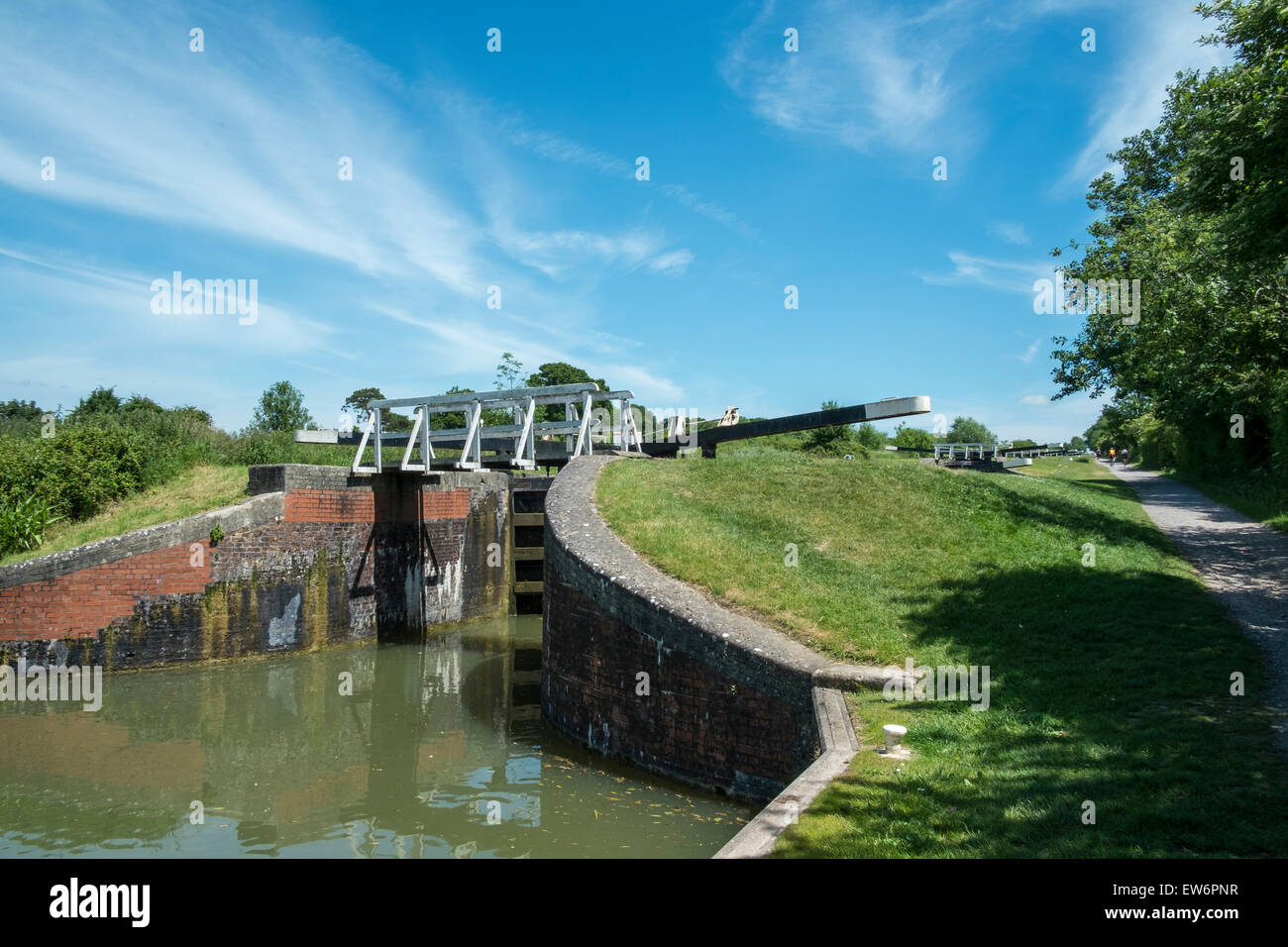 Caen Hill Locks, Devizes, UK. 18th June, 2015. UK Weather: Glorious Day ...