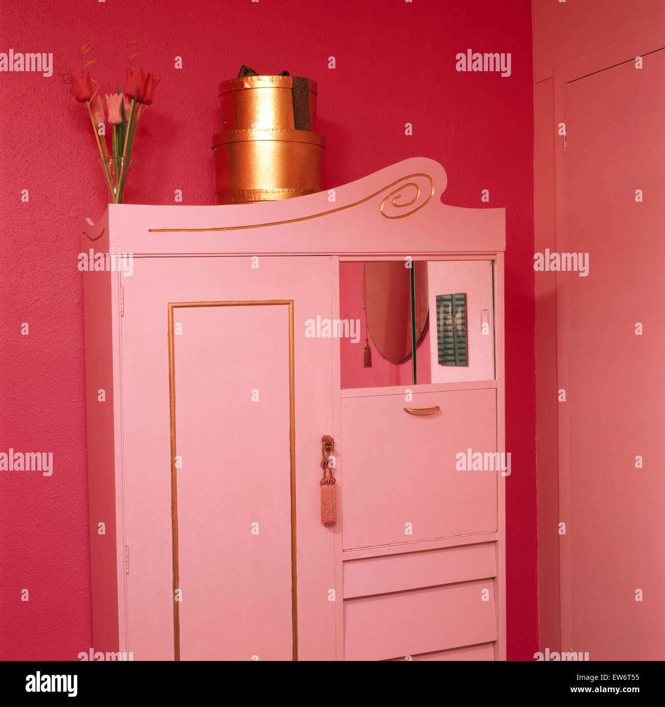 Mdf wardrobe hi-res stock photography and images - Alamy