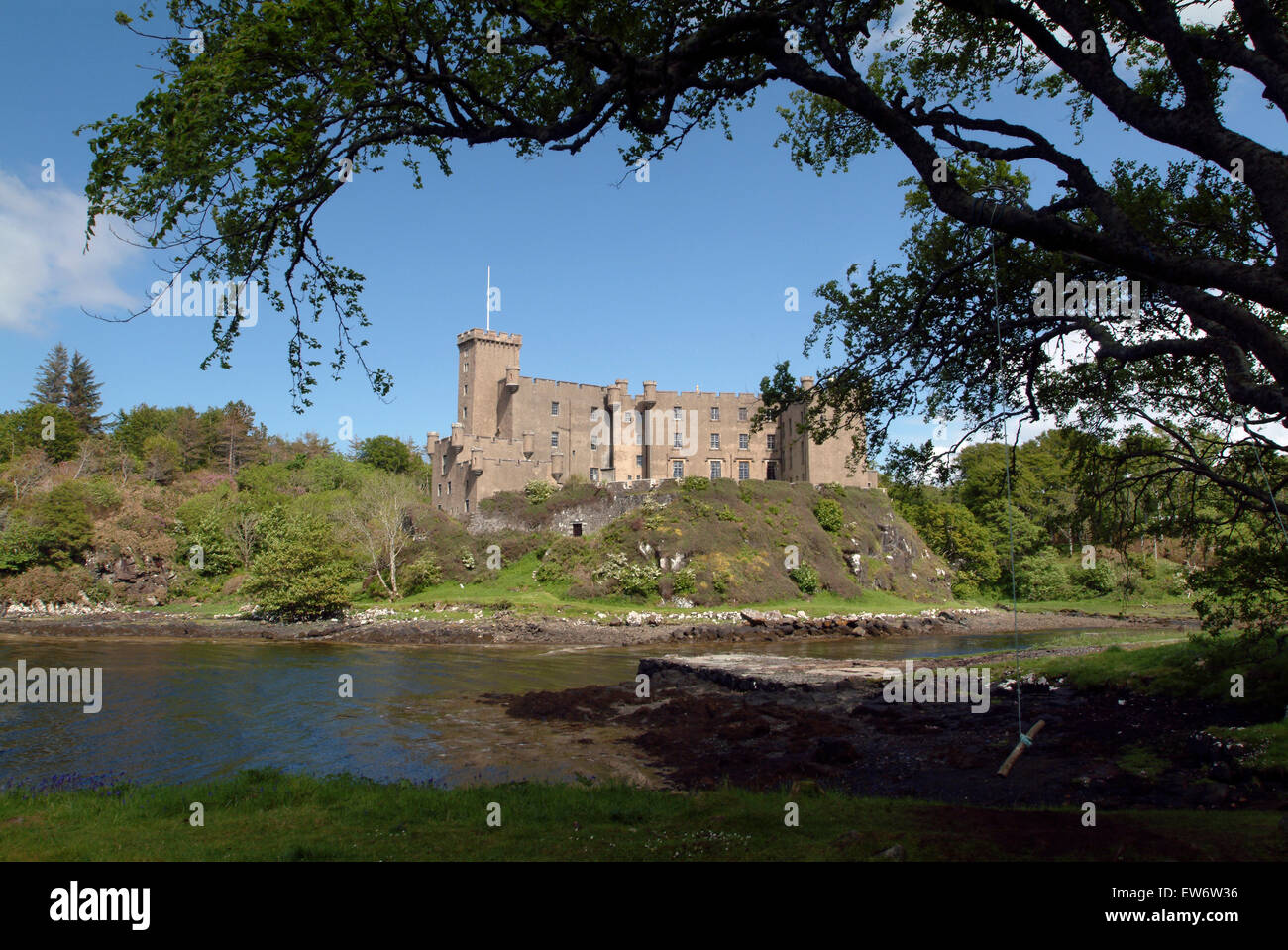 Dunvegan castle flag hi-res stock photography and images - Alamy