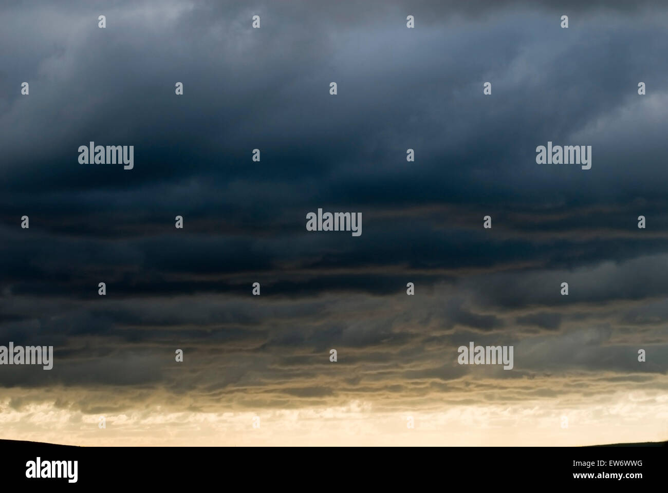 Gathering storm hi-res stock photography and images - Alamy