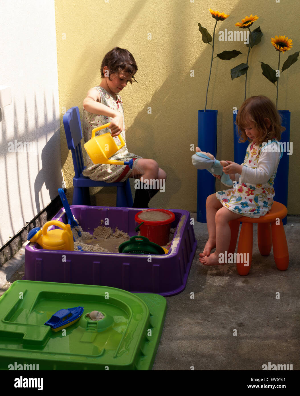 Two girls sitting on chairs hi-res stock photography and images - Alamy