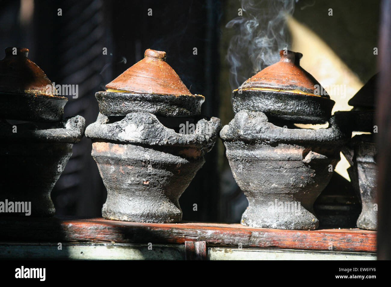 Clay pot africa pots hi-res stock photography and images - Alamy