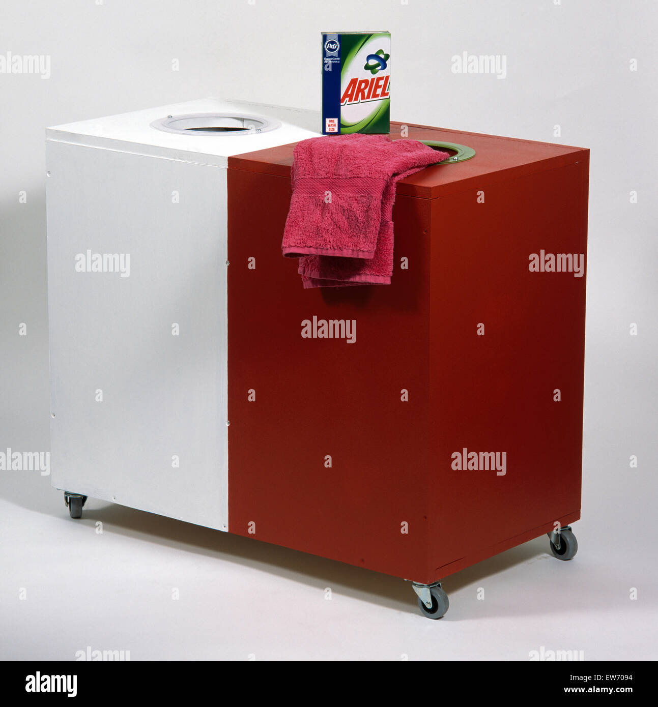 Twin tub washing machine hi-res stock photography and images - Alamy