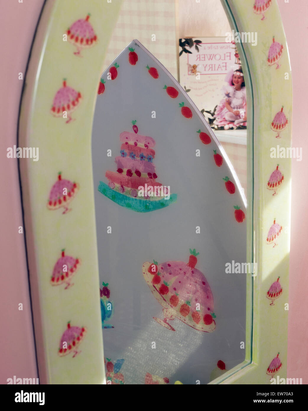 Hand mirror paint hi-res stock photography and images - Alamy