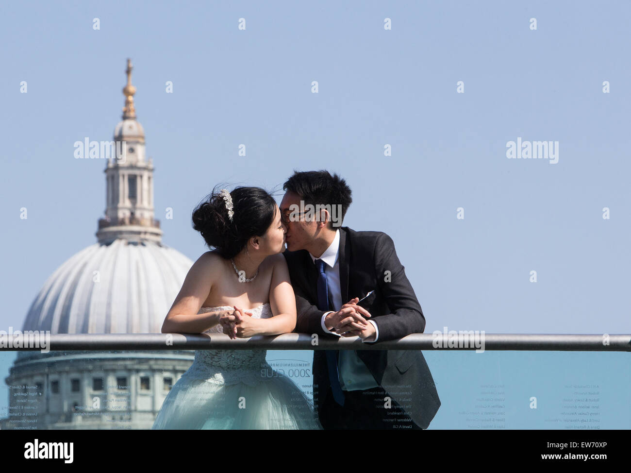 Chinese Couple Kissing High Resolution Stock Photography and Images - Alamy