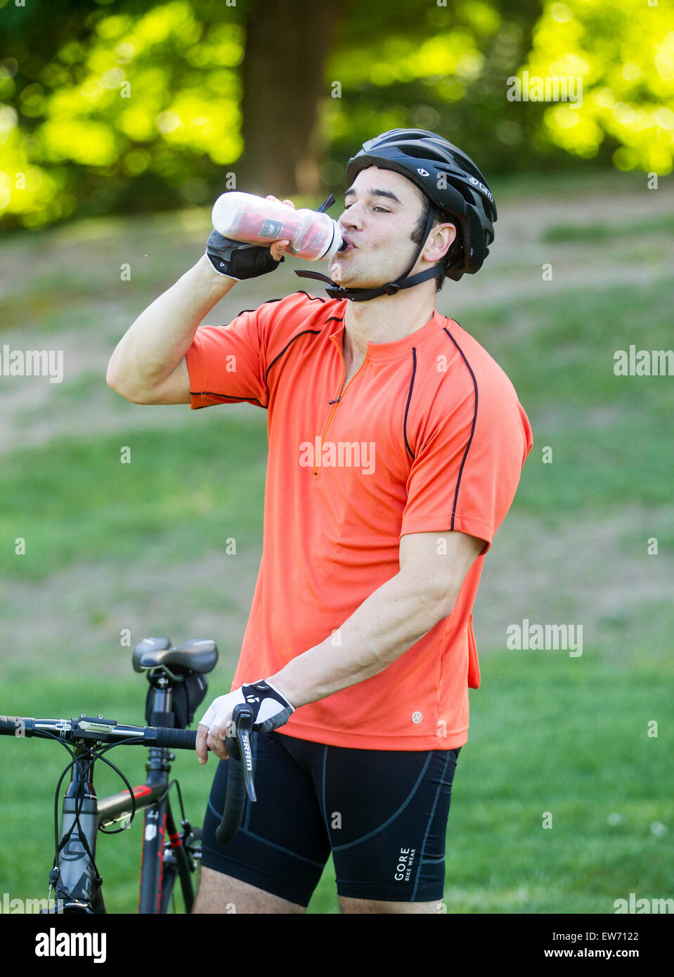 Cyclist taking a break to drink some water Stock Photo - Alamy