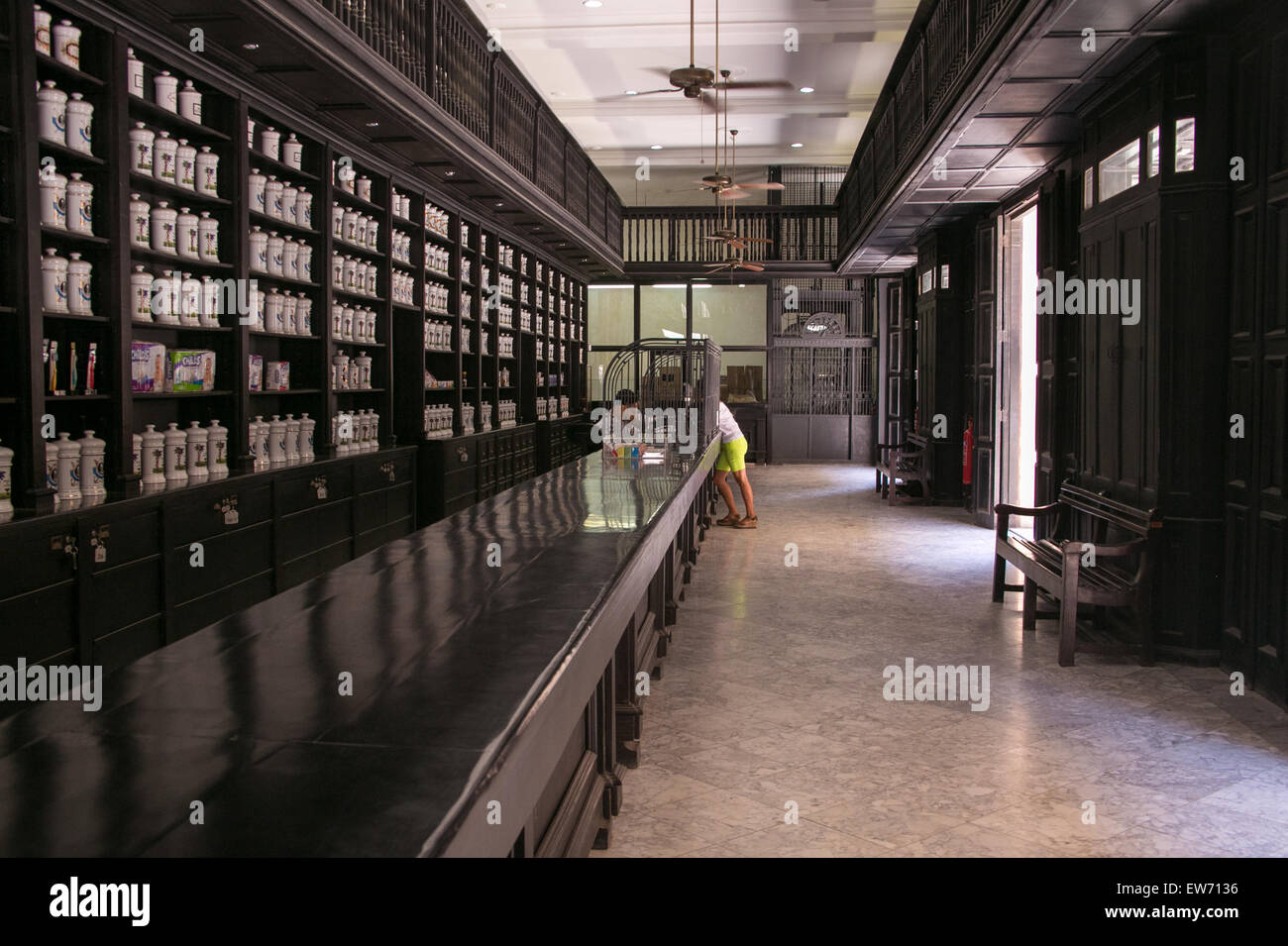 Drug store interior hi-res stock photography and images - Alamy