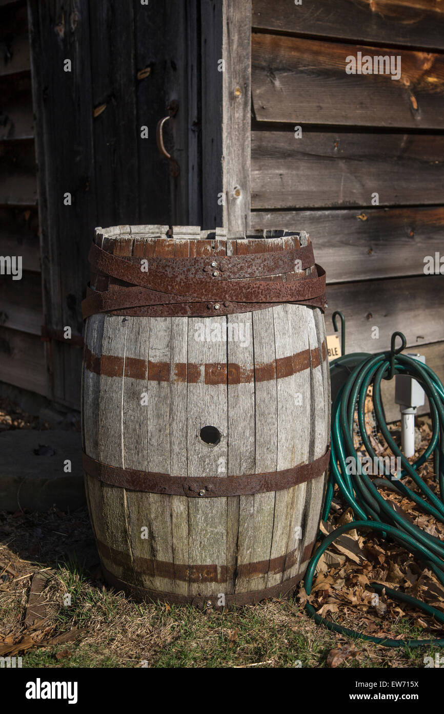 An old wooden barrel Stock Photo - Alamy