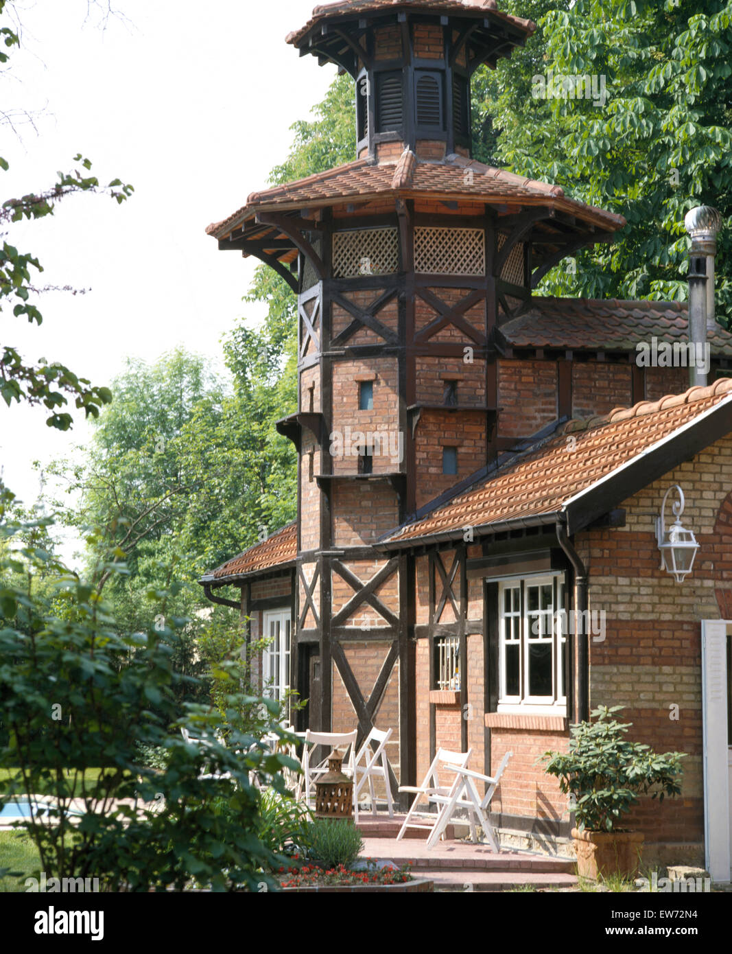 Pagoda style house hi-res stock photography and images - Alamy