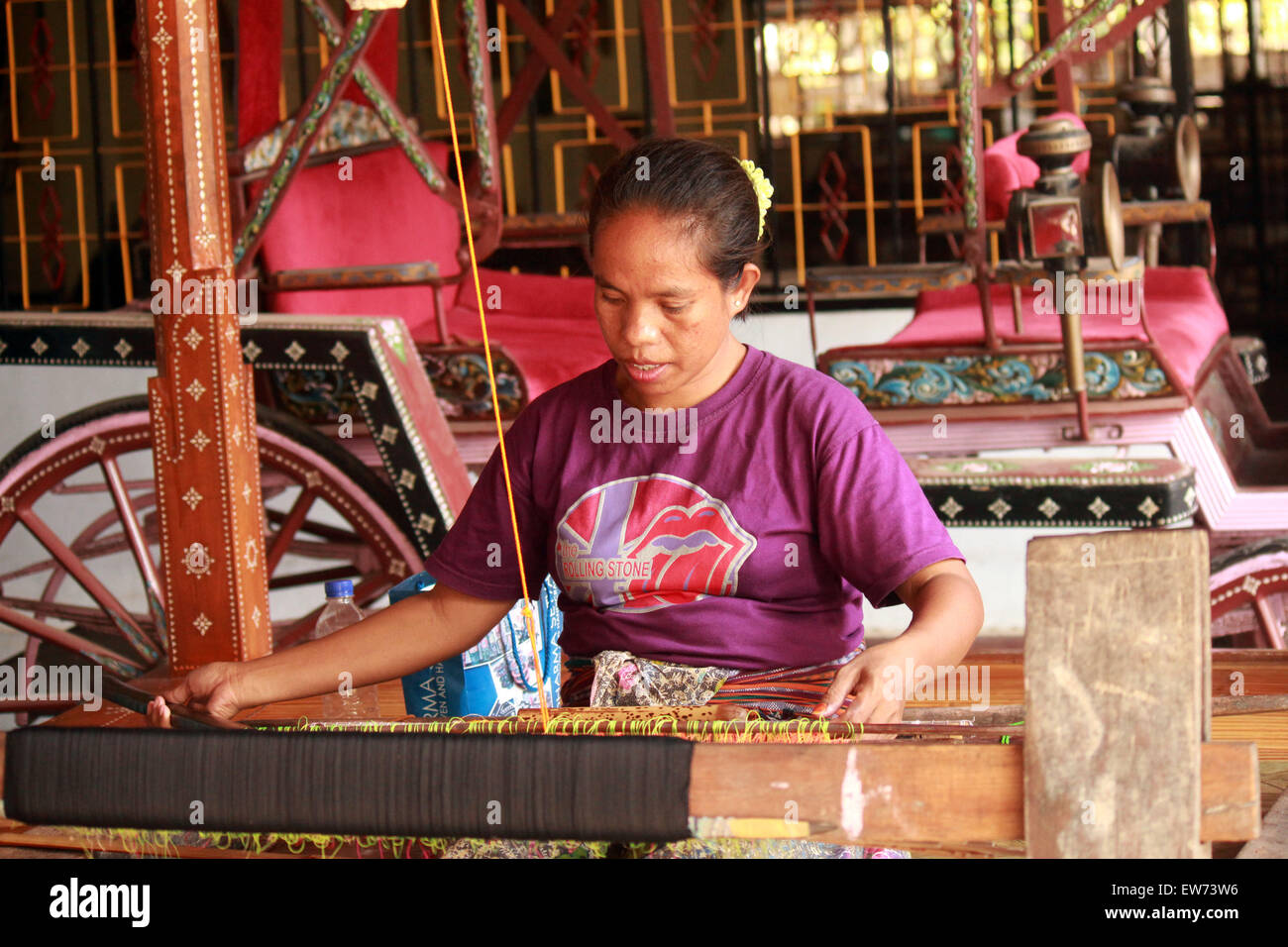 Sukarara weaving village hi-res stock photography and images - Alamy