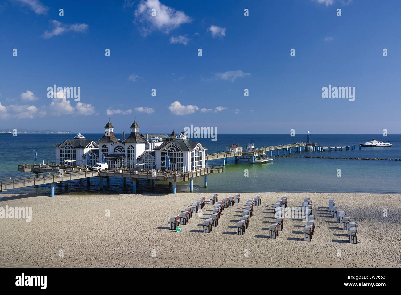 Sellin pier hi-res stock photography and images - Alamy