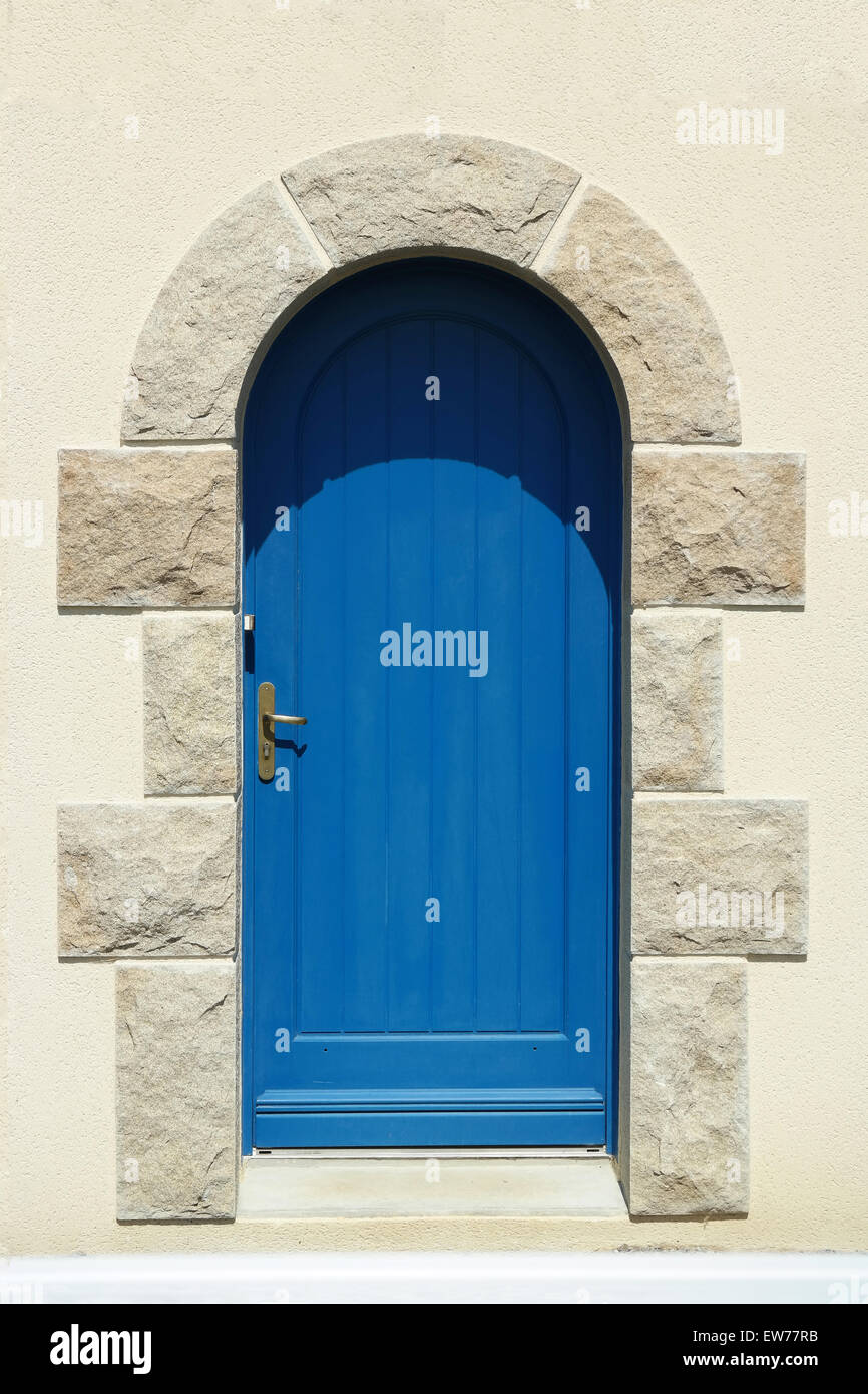 Wooden arch door hi-res stock photography and images - Alamy