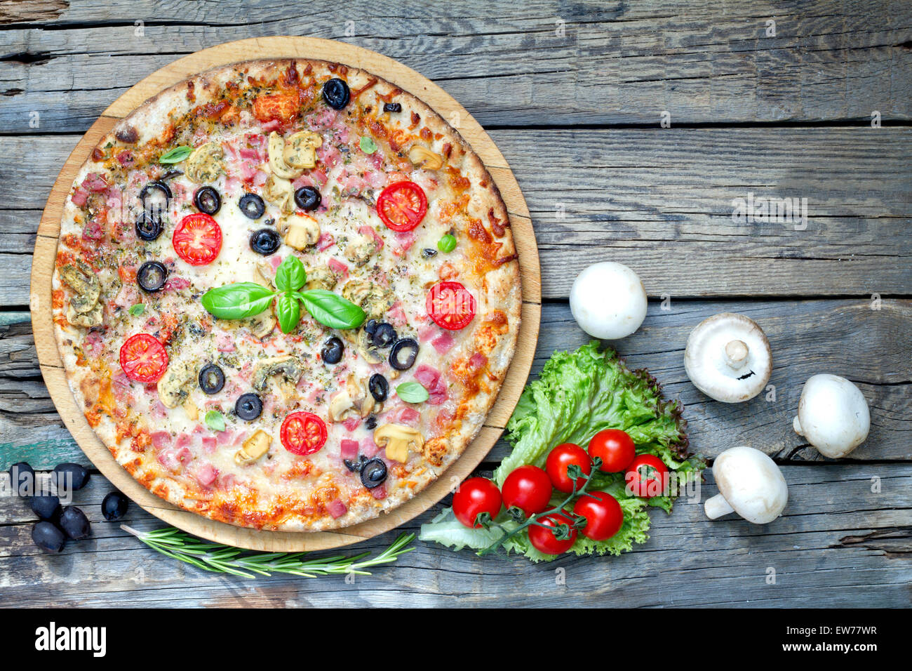 Retro pizza hi-res stock photography and images - Alamy
