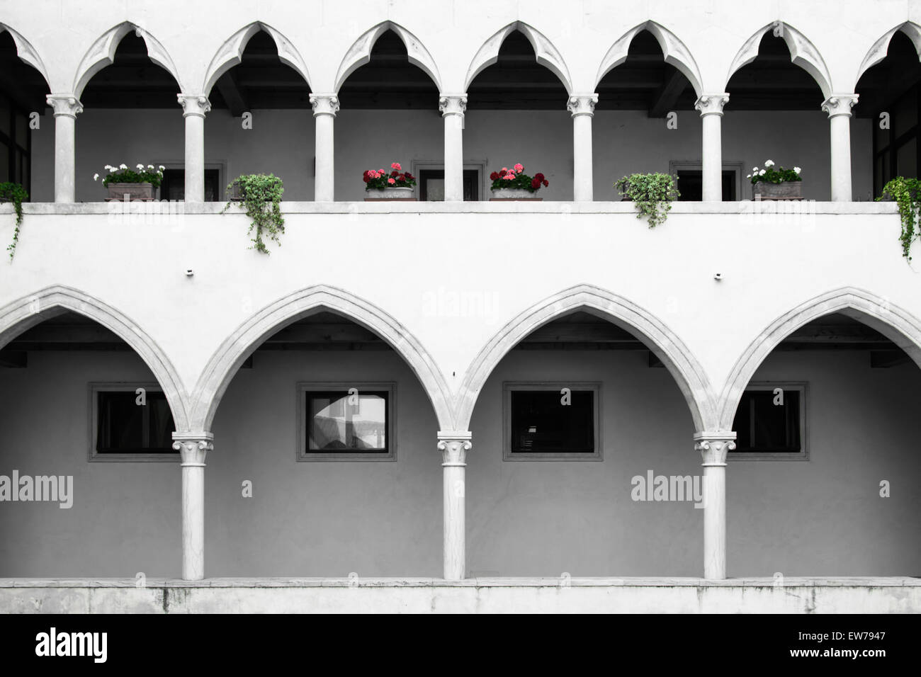 Trefoil gothic window hi-res stock photography and images - Alamy