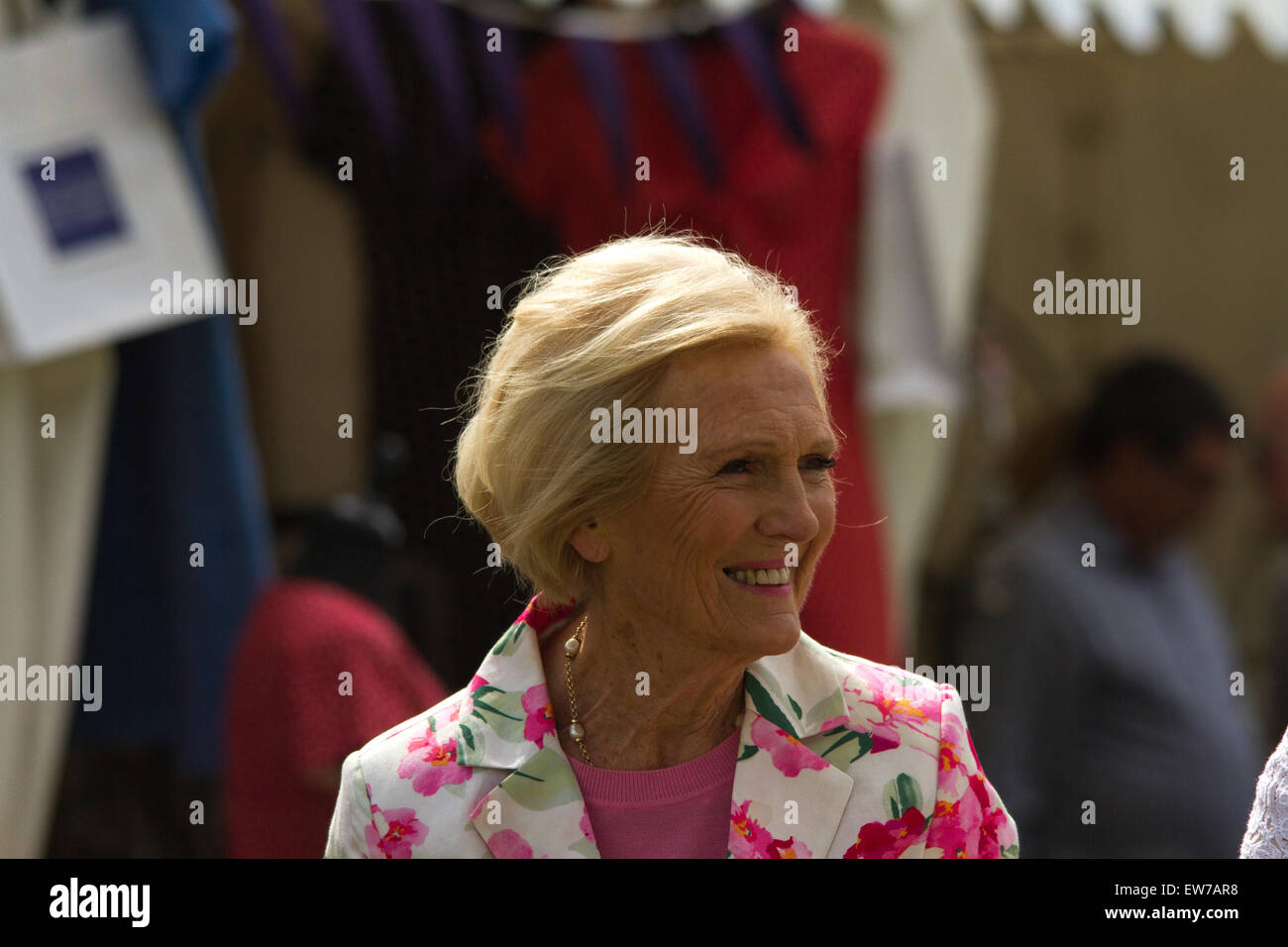 Oxford,Uk 19th June 2015 Mary Berry Opens the Blenheim palace flower ...