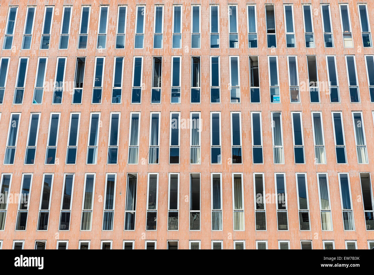 Full glass facade hi-res stock photography and images - Alamy