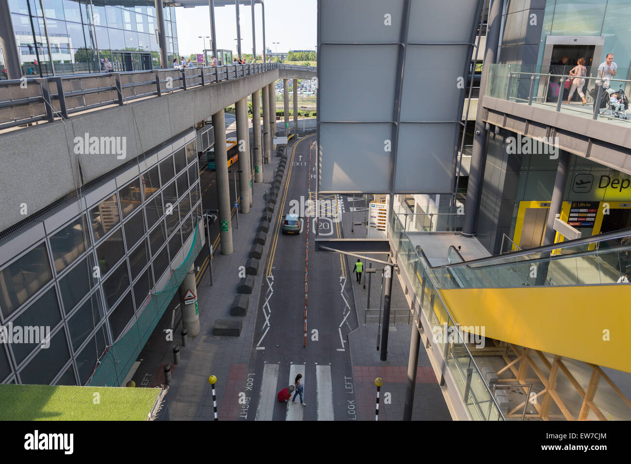 Airport drop off london hi-res stock photography and images - Alamy