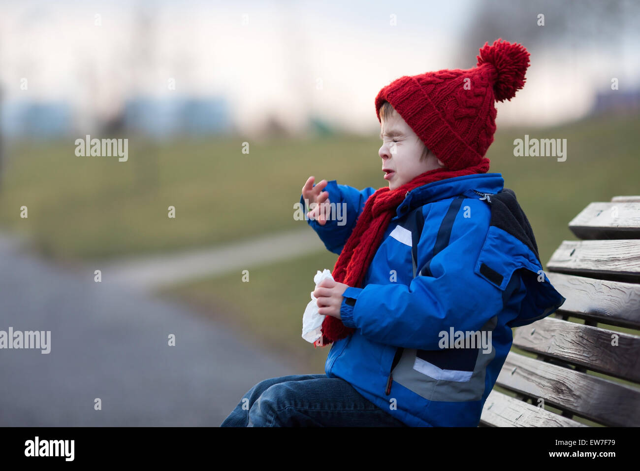 Sneezing child hi-res stock photography and images - Alamy