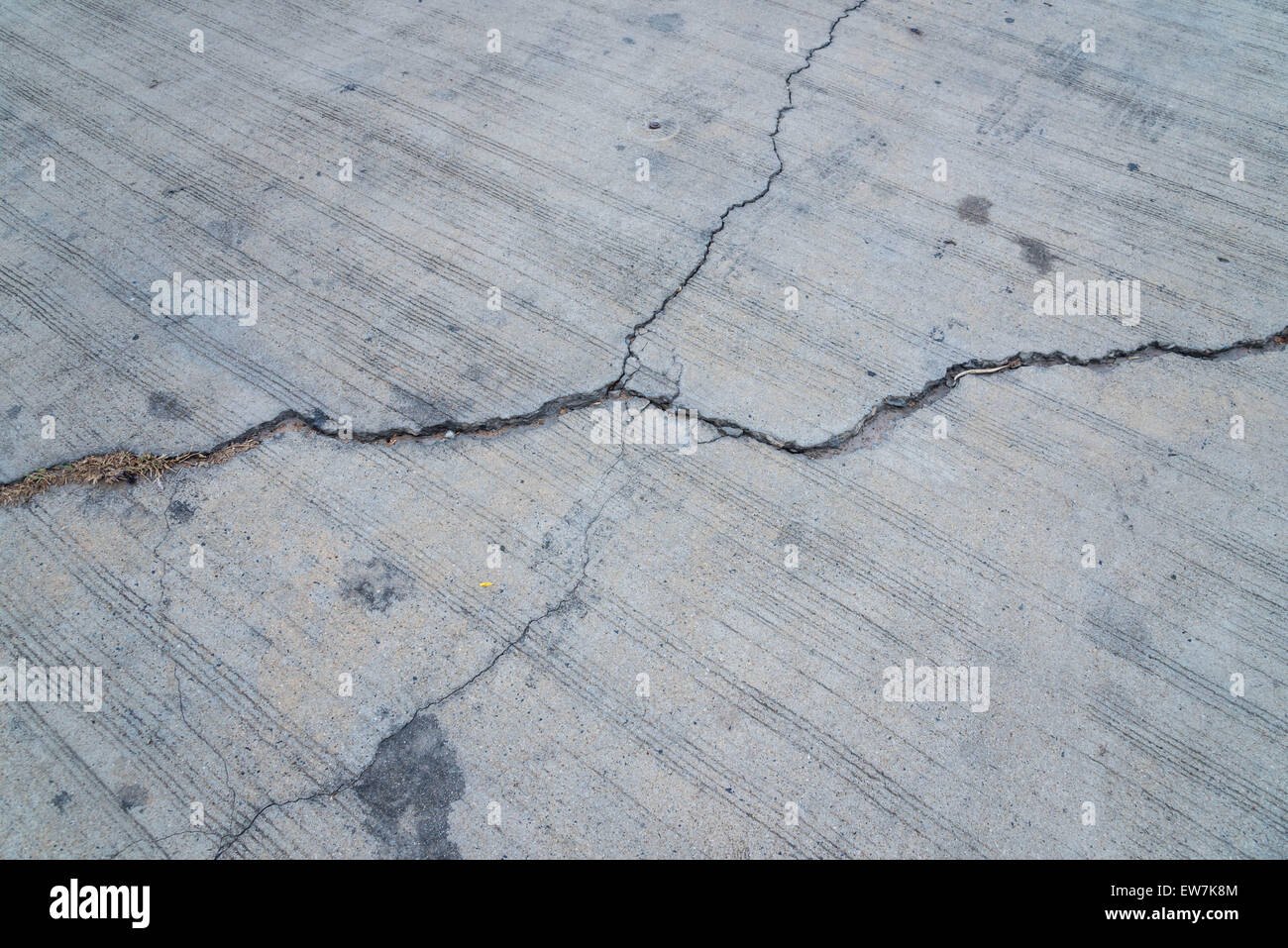 Cracked and damaged roads hi-res stock photography and images - Alamy