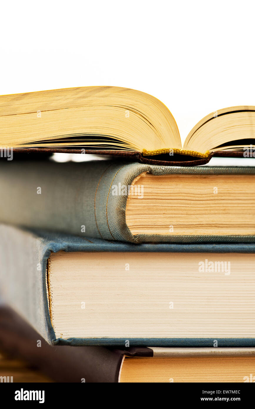 Open books hi-res stock photography and images - Alamy