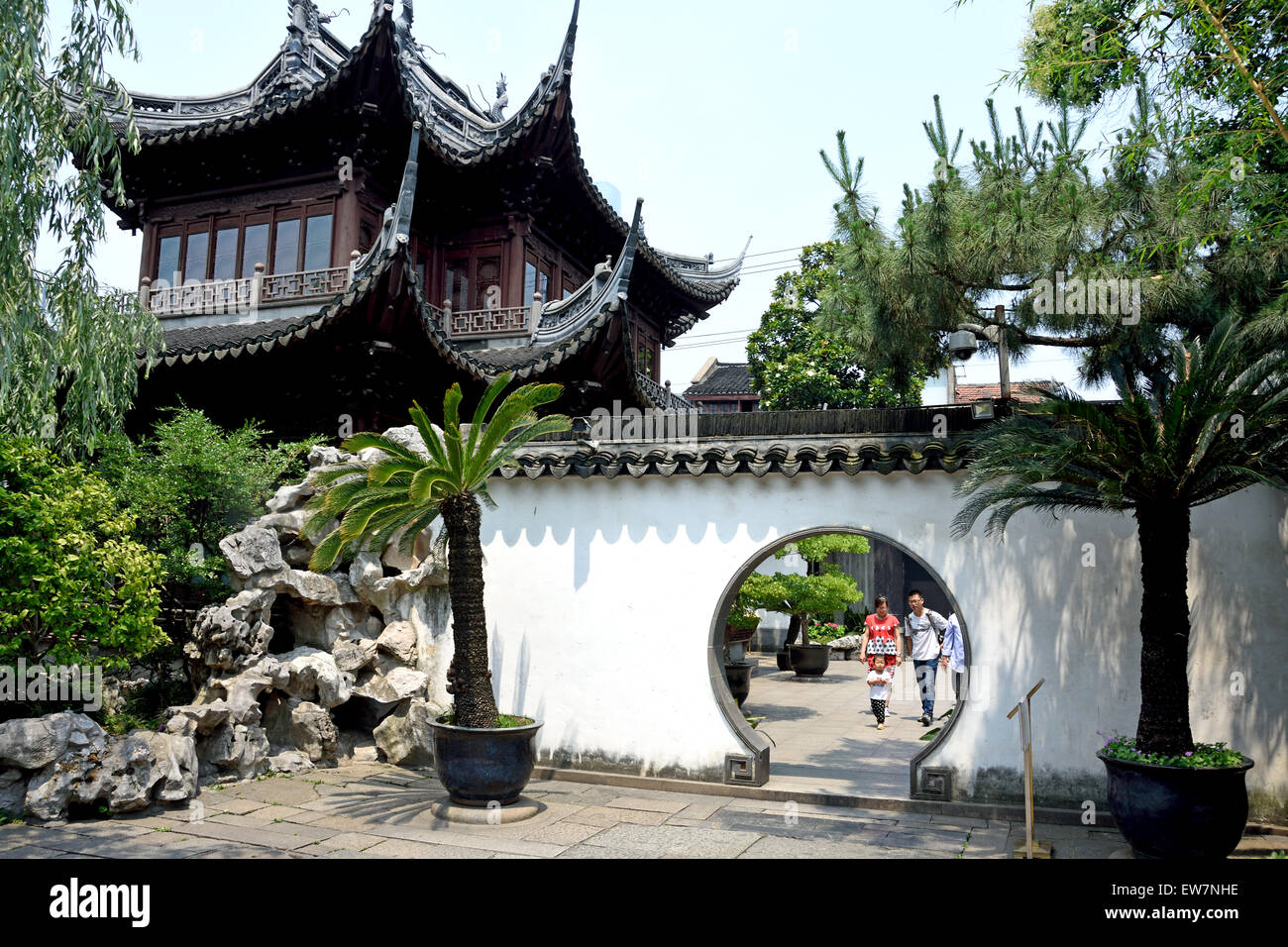 Yuyuan Gardens in Shanghai Yu Yuan Garden Bazaar Chinese China ...