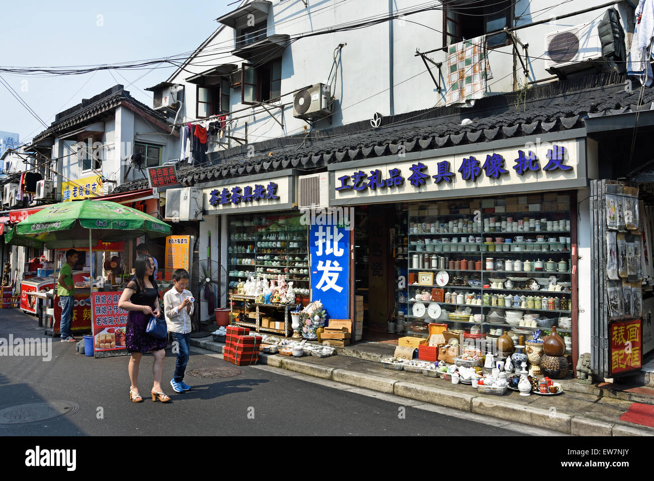 China shanghai huangpu district small hi-res stock photography and ...