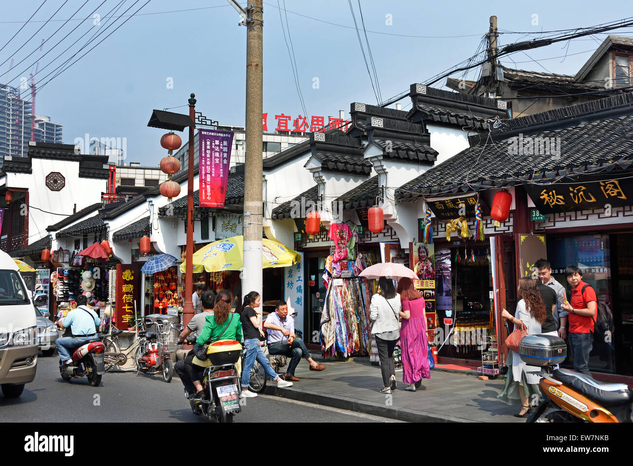 Small shops in the Old City ( surrounding Yuyuan Garden district ...