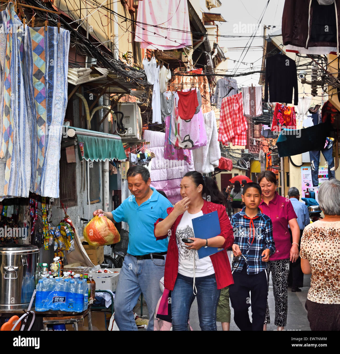 China shanghai huangpu district small hi-res stock photography and ...